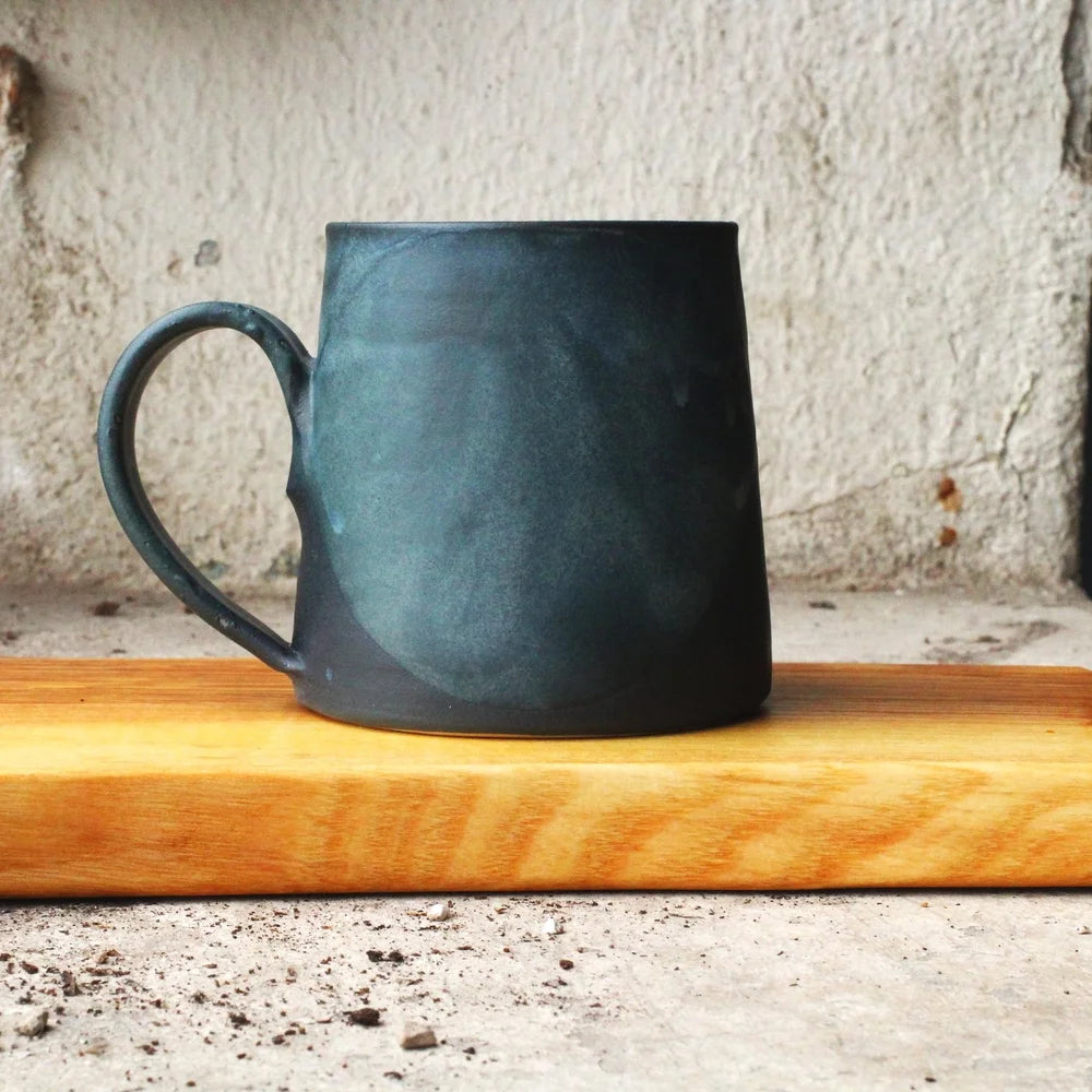 Gillybean Tall Asphalt mug – Siopa An Carn