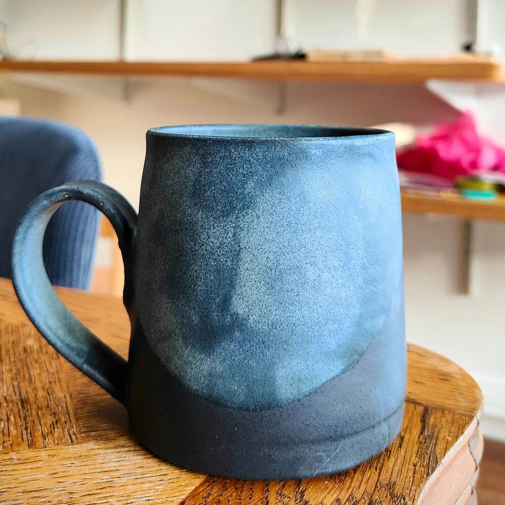 Gillybean Tall Asphalt mug – Siopa An Carn