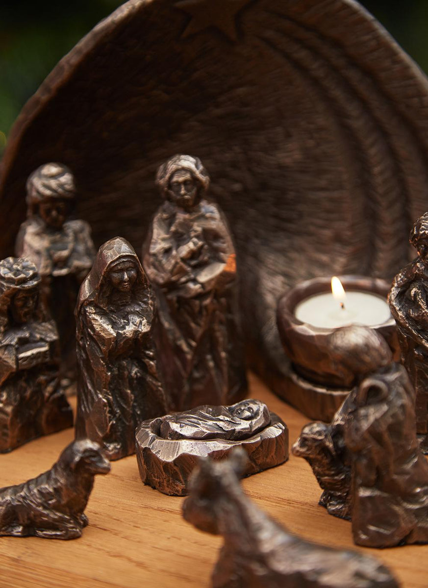 Wild Goose Studio Light Of The World Bronze Nativity Set – Siopa An Carn